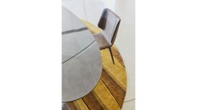 ALLIAGE Dining table Barrel/Oval | Roche Bobois